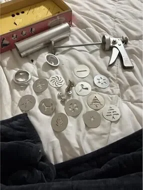 Wear-Ever | Kitchen | Wearever Cookie Gun And Pastry Decorator | Poshmark